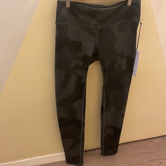 ALO Yoga | Pants & Jumpsuits | New Camouflage Alo Yoga Pant With Tags ...